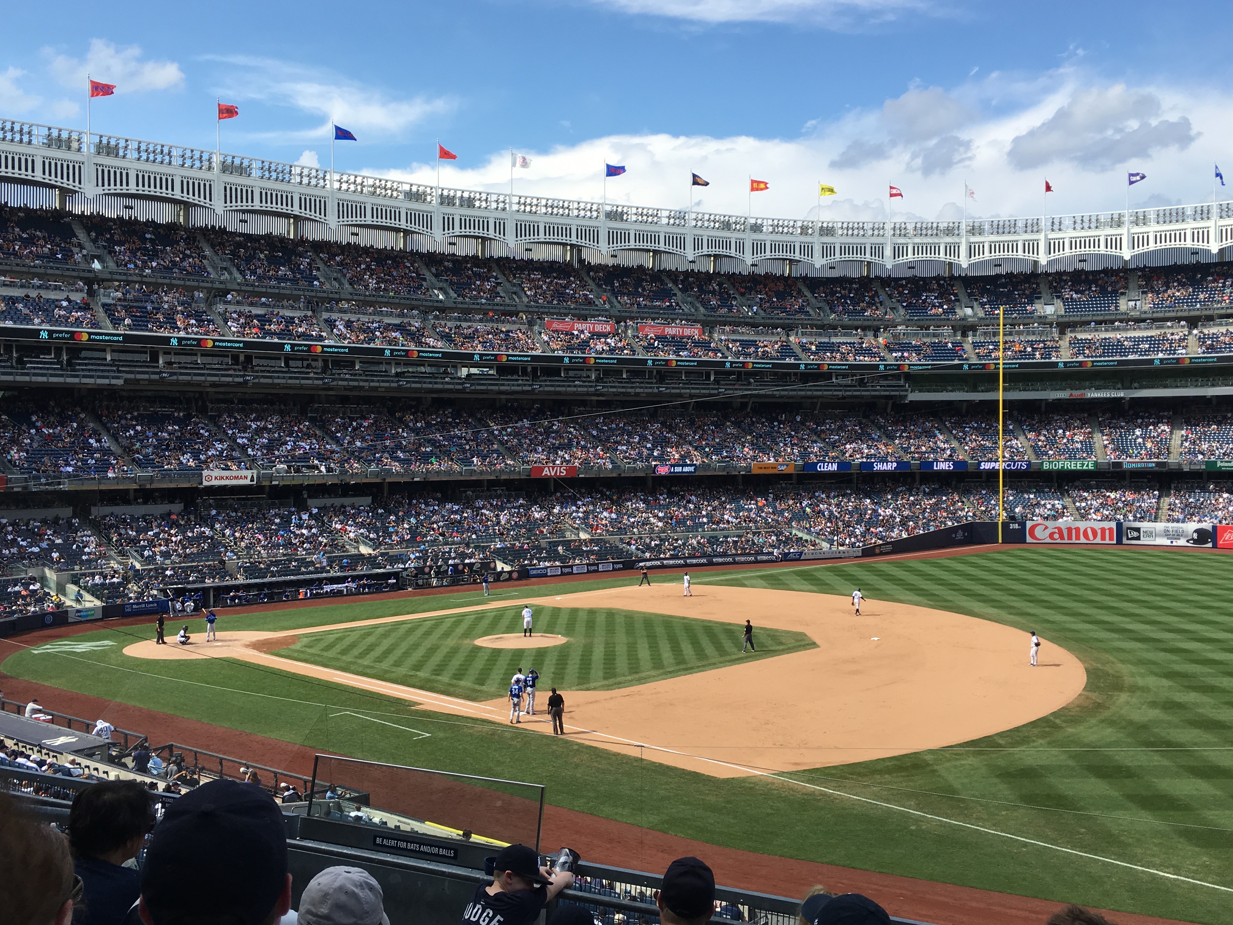 BASEBALL MATCH AT THE YANKEE STADIUM - Architect US